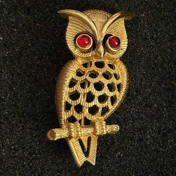 Avon | Jewelry | Vintage Signed Avon Gold Tone Owl Brooch 96s Figural ...